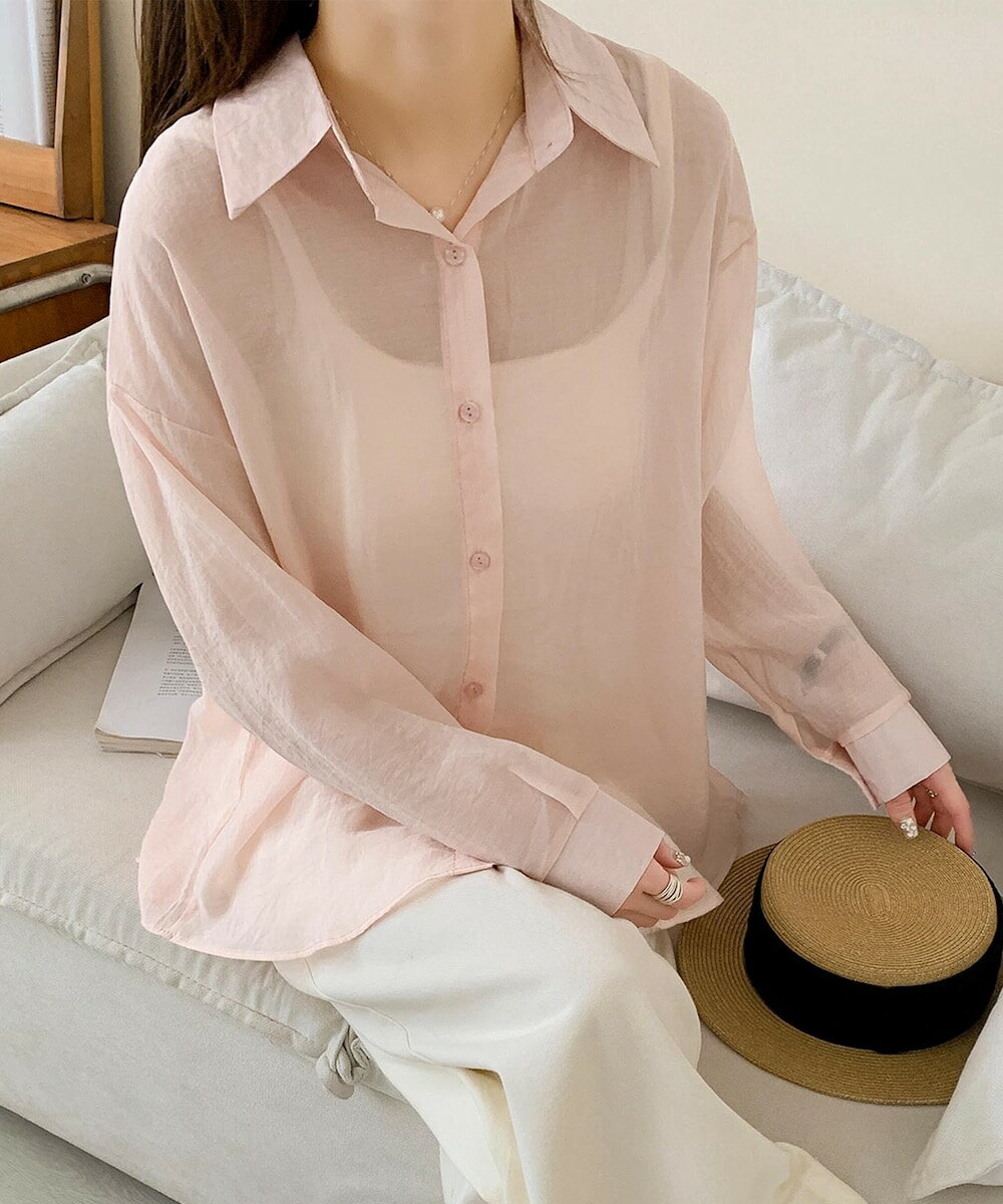 [型番:alf3552a]バックスリット入りで抜け感たっぷりのシアーシャツ。シンプルなフロントデザインでありながら、後ろリボンの可愛さ＆程よい抜け感で旬なスタイリングに 後ろ姿で差をつける、レースアップのバックリボンデザインです。ゆったりと...