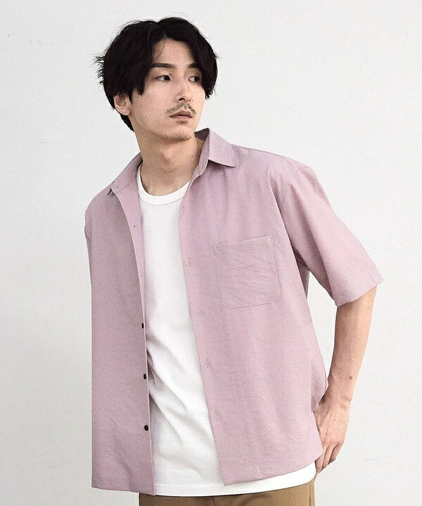 [型番：M0553FBH211]【洗練された大人の着こなしを叶える！極細ストライプ半袖シャツ】極細のストライプ柄が上品さを演出する、シンプルで洗練された半袖シャツです。さりげない柄感が主張しすぎず、きれいめにもカジュアルにもマッチする万能デ...