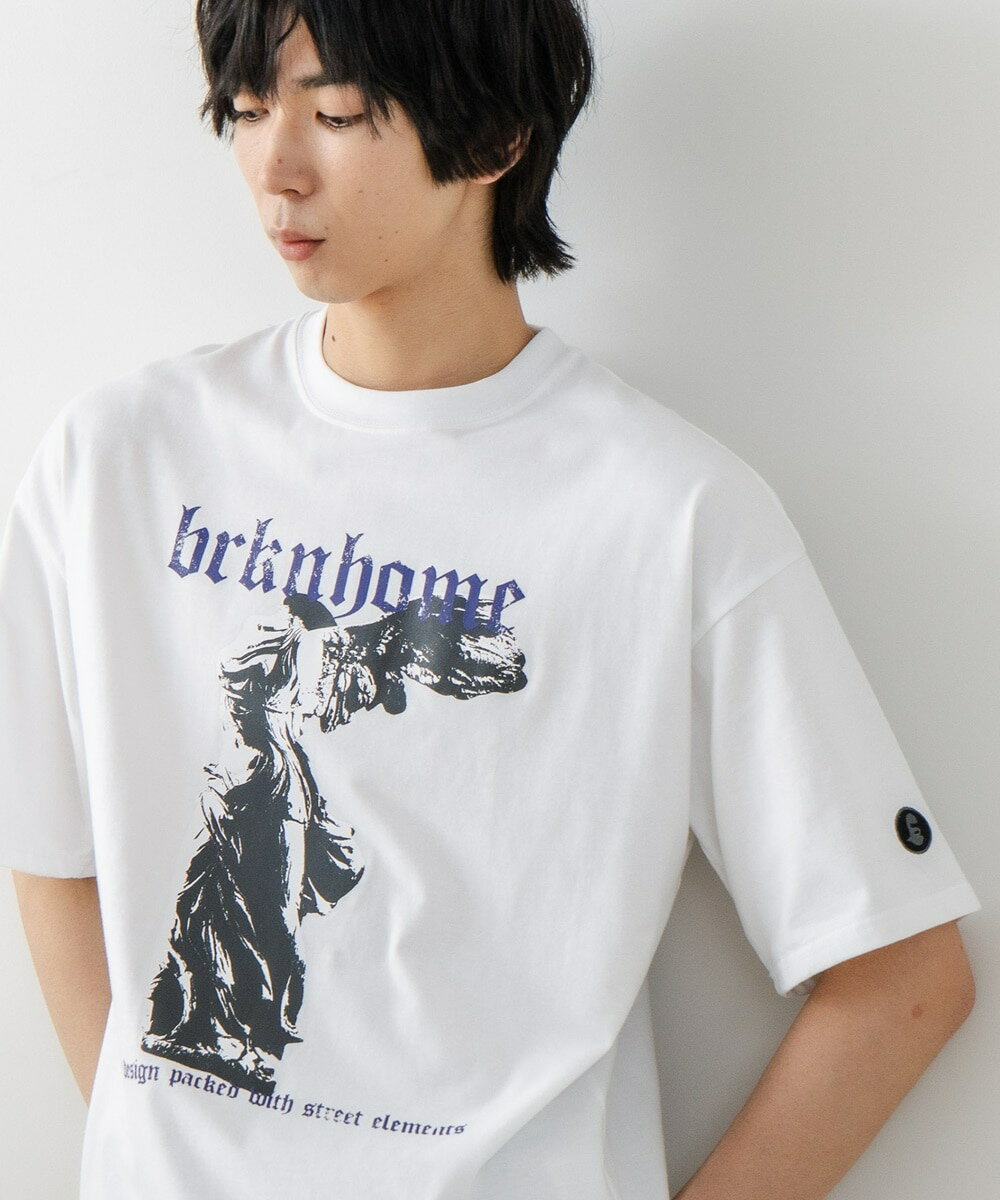 ◆brknhome/ブロークンホームから新作アートプリントTシャツが登場◆＆nbsp;近代アートをイメージしたbrknhomeオリジナルグラフィックがフロントに大きく入っているのがポイント！ ポリエステルと綿を混合した素材を使用。柔らかさと...