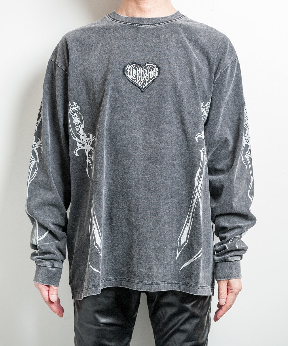 [型番:NGS2209]BACKSTAGE PASS(バックステージパス) のTRIPLE DAGGER LS(トリプルダガー LS）ビッグシルエット クルーネック プリント ロンTです。ストリート感あふれるユニセックスなオーバーサイズ 長...