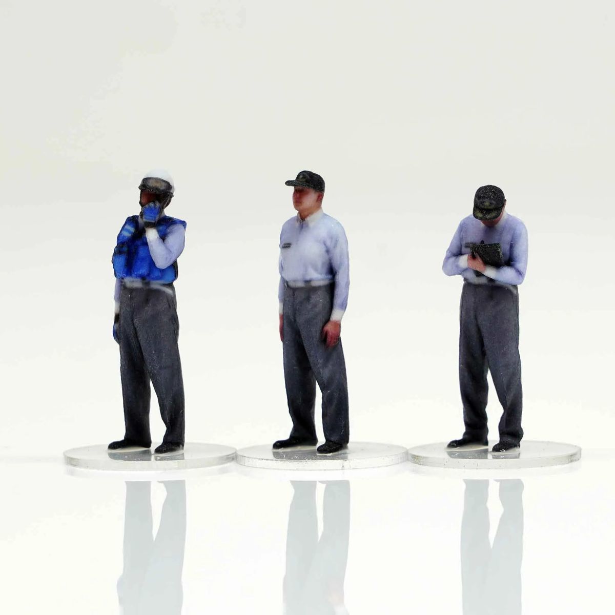 [型番:064-00006-03a]箱庭技研オリジナルフィギュアセットです。1/64スケールモデルと合わせてリアルなジオラマシーンを再現することができます。彩色済みのため、すぐに飾ることができ、手軽に楽しんでいただけます。■カラー：**※(...