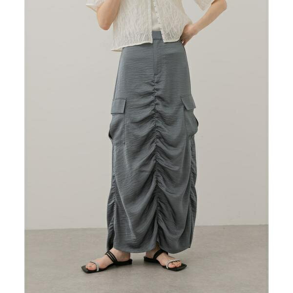 [型番：AAA5-25A113] 【しなやかに魅せる、サテン素材のIラインスカート】 ・とろみ感のある上品なサテン素材で女性らしさをプラス ・サイドポケットのデザインが程よいアクセントに ・すっきりとしたアイラインシルエットで大人な印象に ...