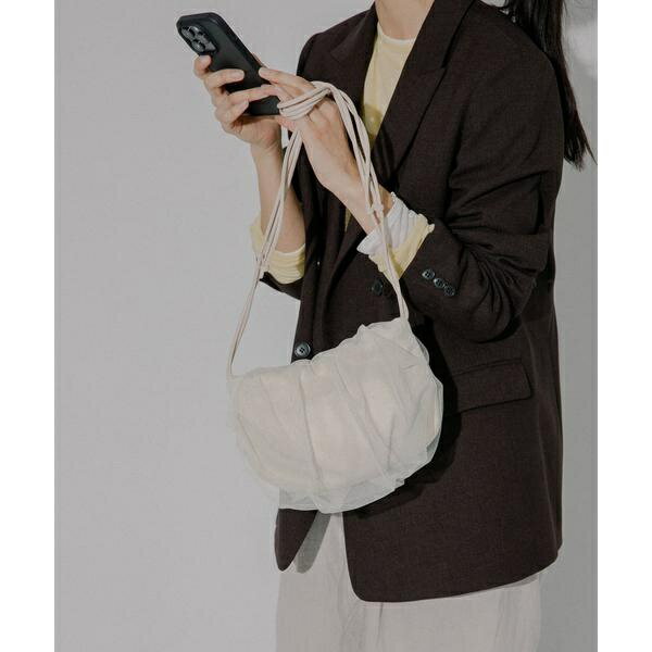 [型番：XH44-2AW3901]大人が持てるチュールバッグ〇チュールとナイロンのコンビ素材〇肌なじみの良いカラーTulleシリーズのミニサイズデザイン。ふわふわのチュールとナイロン素材で大人可愛い印象に。ちょっとしたお出掛けなどに便利なサ...