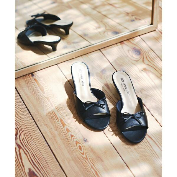 [型番：XXA5-2HW3801]リボンデザインがアクセントのミュール【Material】合皮素材を使用【Design】トレンド感のあるミュールデザイン。アッパー部分には同色のリボンをあしらいワンポイントに。ヒールは3.5cmと日常使いにも...