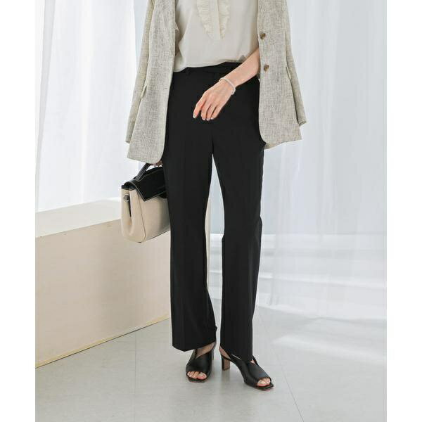 [型番：RAA5-24S503]【美シルエットで魅せる、上品セミフレアパンツ】裾にかけてほんのり広がるセミフレアシルエットが、すっきり見えを叶える一着。シワになりにくく、お手入れしやすいイージーケア仕様で、きちんと感も兼ね備えました。センタ...
