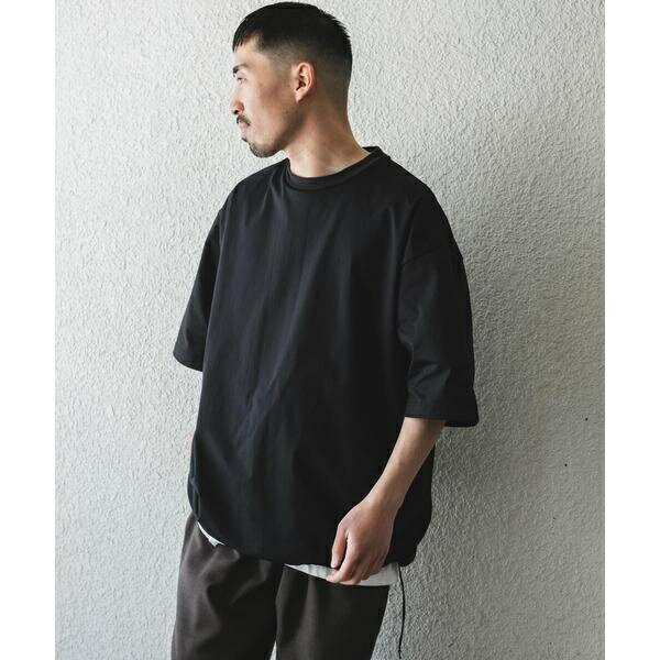[型番：DRA5-11X513]毎シーズン人気のURDシリーズに夏の主役Tシャツが今年も登場。ゆったりとしたサイズに、シルエット調節可能なドローコードがついたトレンド感抜群の一着。コーディネートドローコードで着丈の調節が可能なので、タンクト...