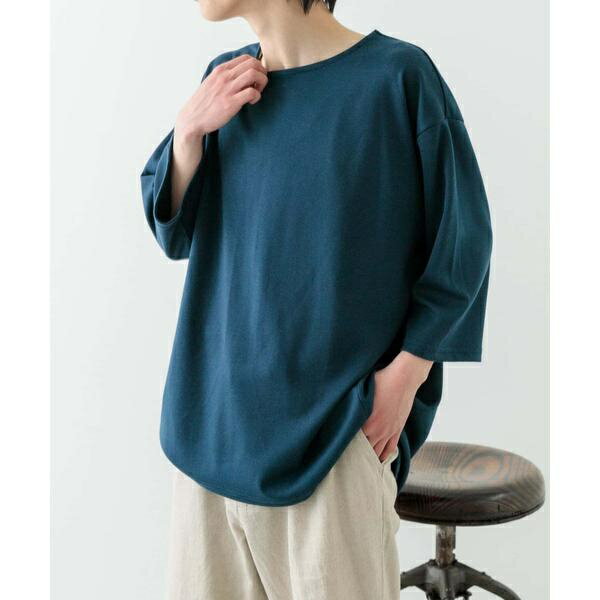 [型番：ITA5-11B022]ひと味違うTシャツスタイルにシワになりにくく、ストレッチ性に優れたポンチ素材で、快適な着心地と美しいシルエットを両立。接触冷感機能を備えた機能性素材で、暑い季節もさらりと快適な着心地を実現。ほどよいハリ感のあ...