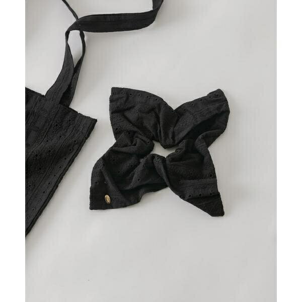 [型番：SMA6-2RF041]【大人可愛いレース×ブラック】●コットンレースの可愛さをブラックのカラーで中和●手軽にヘアアレンジに取り入れて●同素材のバッグとの組み合わせもオススメ刺繍レースの素材がキュートなスクエア型シュシュ。ブラックの...