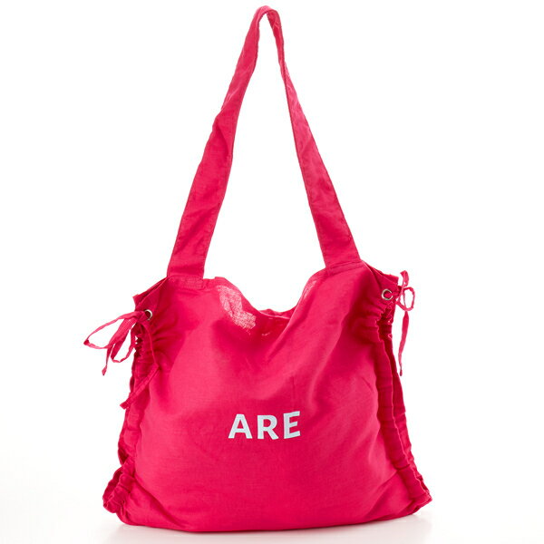 [型番:E7170] さらっとしたリネンと柔らかなコットンをMIXした生地のショルダーバッグ。 サイドのギャザーリボンをそのまま流したり結んでリボン上にしたり、飾りだけでなくバッグ本体のシルエットのアレンジも可能。 A4サイズも入るサイズ感...