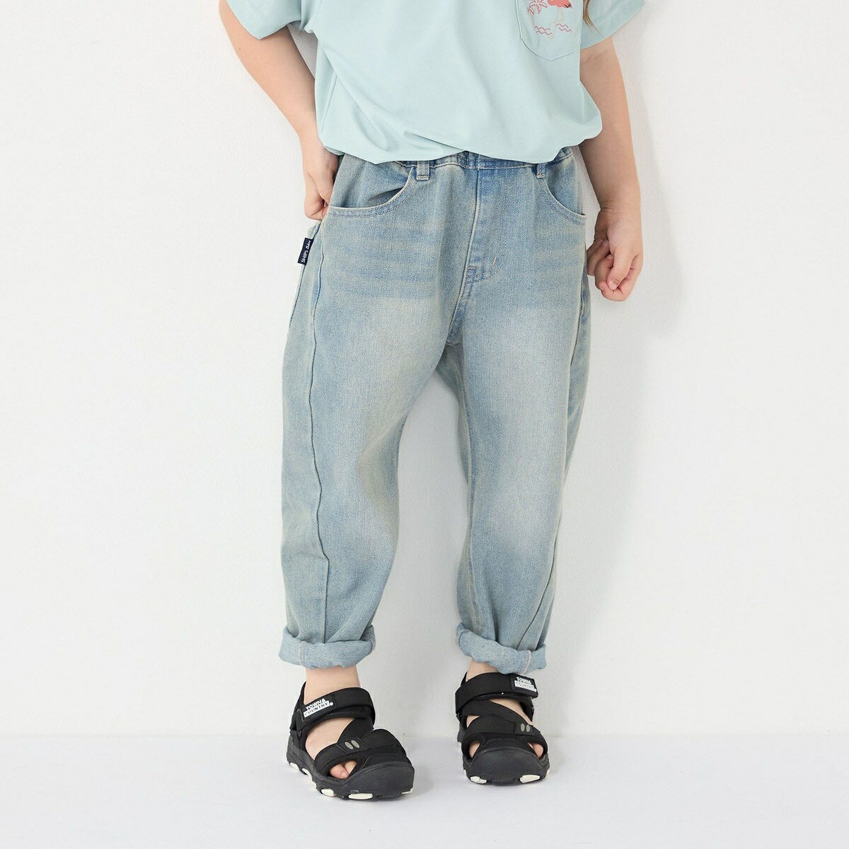 [型番：233100002]■25AW■トレンド感たっぷりのバレルシルエットのデニムパンツ。-デザイン-ゆったりとしたバギーシルエットが今らしい雰囲気の1本。裾にかけてテーパードが効いているため、動きやすさも◎デザイン性と履きやすさを兼ね備...