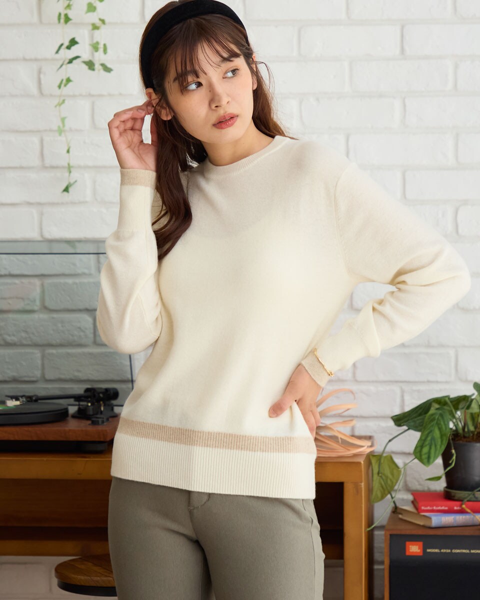 [型番:471RD650]カシミヤ100％の上質な糸を使用しています。無染色のナチュラルカラーの2色展開。コーディネートを邪魔しない配色をアクセントに飽きの来ないデザインに仕上げています。■カラー：アイボリー、ブラウンSIZE表Msize ...