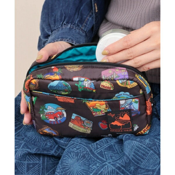 [型番：ZOWCBB7014] 旅行や普段使いに◎仕分けやすく便利な長方形ポーチ 定番型の長方形ポーチに、使いやすさを追求したこだわりの仕様。 大きく開くファスナーで、中身を取り出しやすく見やすいデザイン。 アコーディオンマチになっているの...