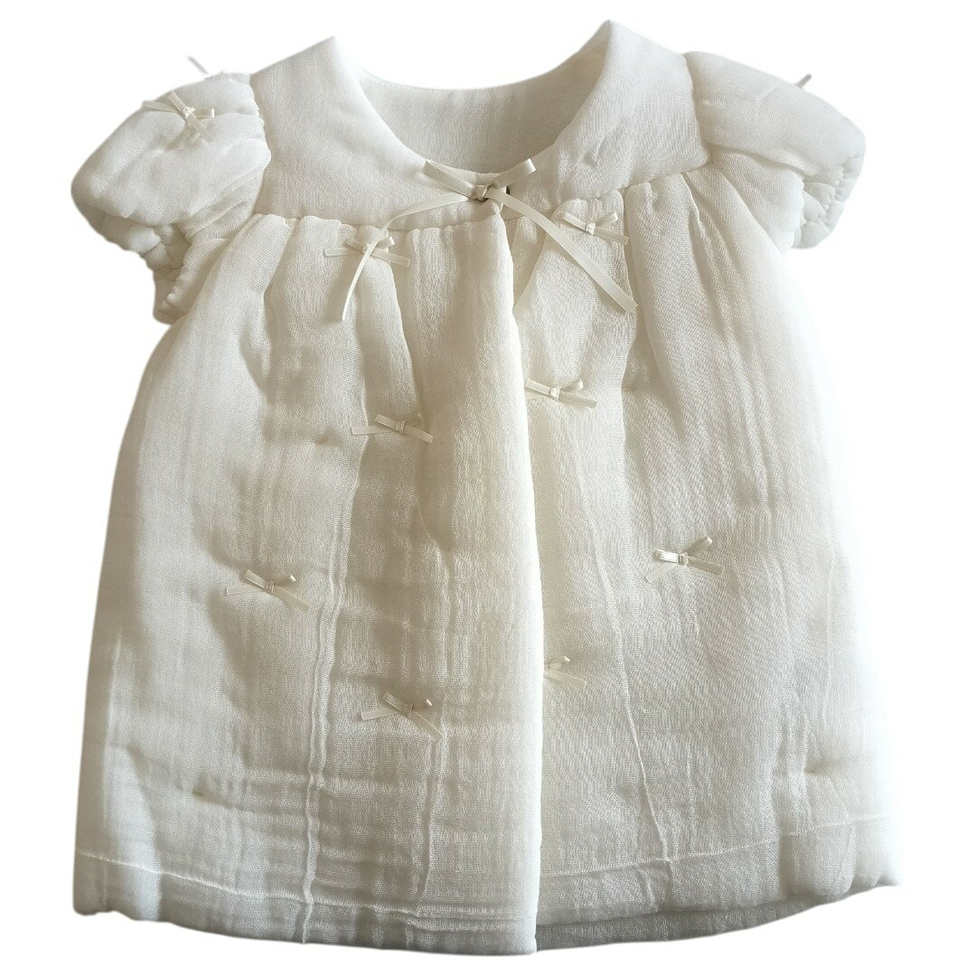 シングルガーゼの中にポリエステル綿を挟んだ素材で作ったガーゼチュニックです。お出かけにもお使いいただけます。■カラー：アイボリー※(　)で表記されている数字はヌードサイズです。ヌードサイズとは衣服を身につけない身体のサイズです。お客様ご自身...