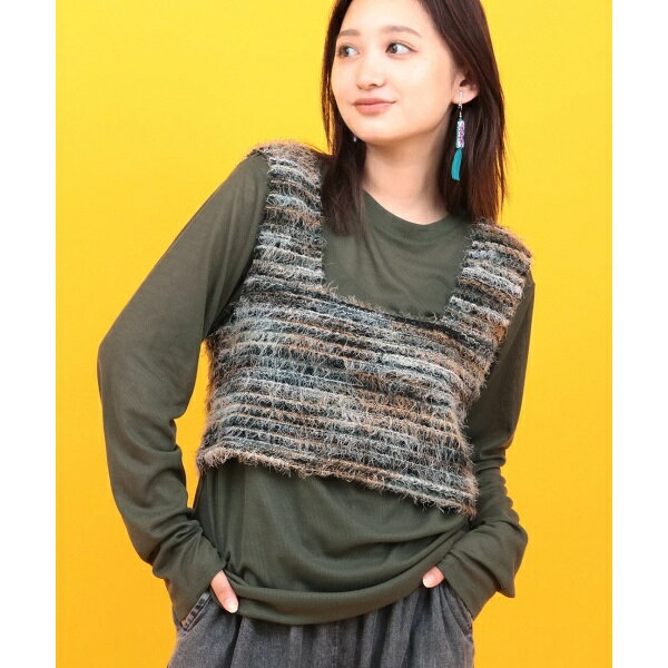 [型番：OWJBB921]フェザービスチェ×シアートップスのセットアイテム ■デザイン ふわふわのフェザービスチェと、シアー感のあるテレコ素材トップスのセット。 ビスチェは深みのあるミックスカラーで、ボーダー柄がコーデの主役に。 裏地付きな...