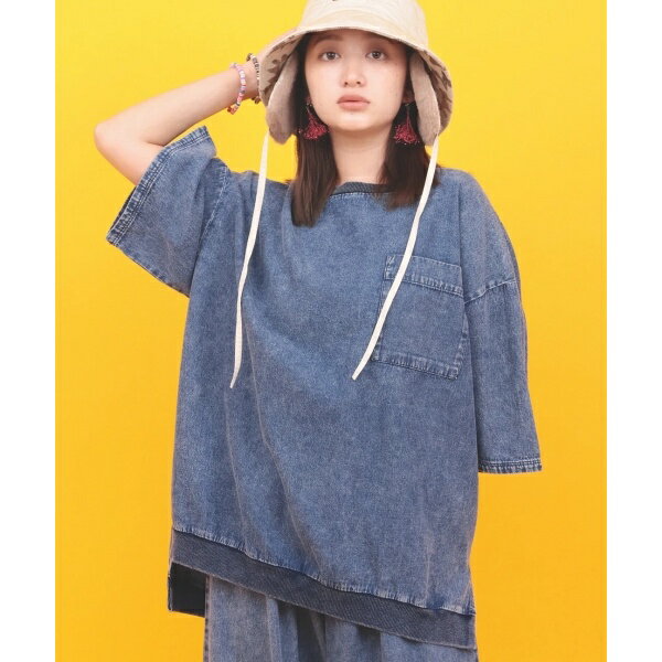 [型番：OWJBB911]デニム生地を使った、カジュアルなメンズライクTシャツ ■デザイン ゆったりとしたオーバーシルエットで、抜け感のあるメンズライクなスタイルが楽しめるTシャツ。 ヴィンテージライクなケミカル加工を施した薄手のデニム生地...