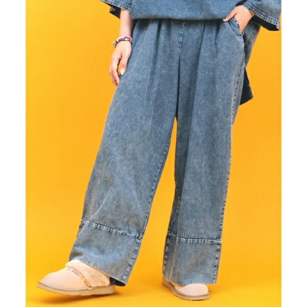 [型番：OWJBB913]メンズライクに着こなせる、ヴィンテージ風ワイドパンツ ■デザイン ケミカル加工を施したヴィンテージライクなワイドパンツ。 ストレートシルエットに、裾部分切り替えがさりげないアクセントになっています。 ゆったり感があ...