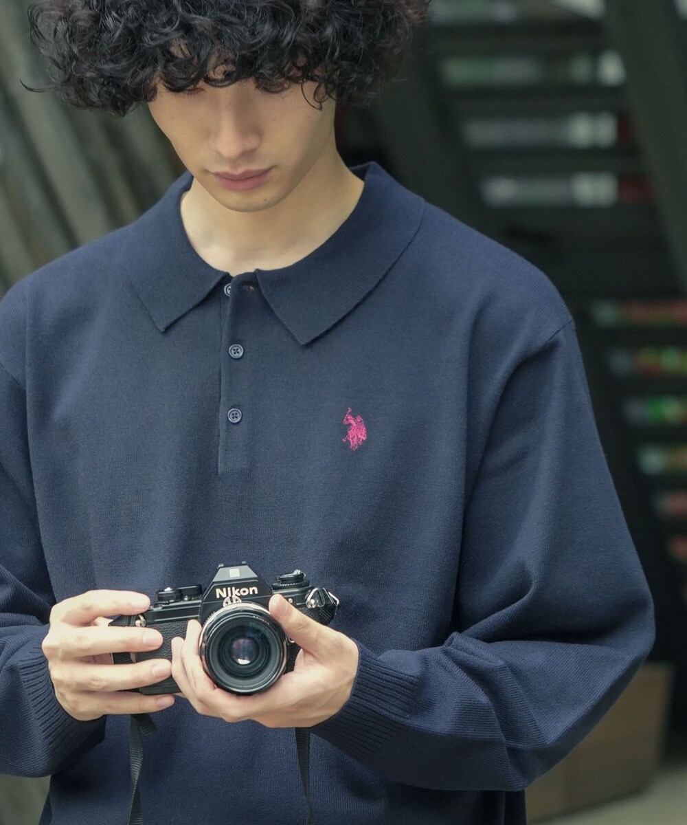 ◆U.S. POLO ASSN./ユーエスポロアッスンから秋冬のデイリーコーデにぴったりの万能アイテムが登場◆【特徴】襟付きのシンプルなデザインに、ブランドを象徴するダブルフォースマン刺繍が映えて、どんな着こなしでも高見えコーデになる事間違...