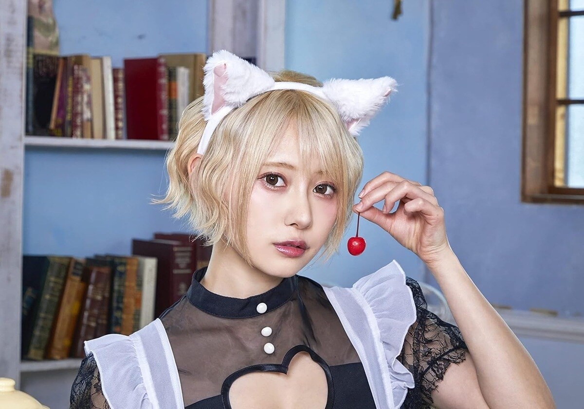 [型番:4560320879879]コスプレの定番、猫耳カチューシャふわふわファー素材の猫耳カチューシャ。細いタイプのカチューシャなので、長時間使用でも疲れにくく、軽い着け心地です。カチューシャのみでの使用はもちろん、メイド服などのコスチュ...