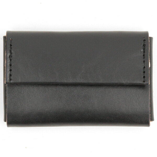 [型番:T3167]ヌメ革の表面にブラックとシルバーを吹き付けたTIDEWAYオリジナルレザー。 コバや床面を染めず、切り口の色をポイントに。 クラフト感がありながらもモードな雰囲気を漂わせるシリーズです。 カードスペース…4 ※1番手前の...