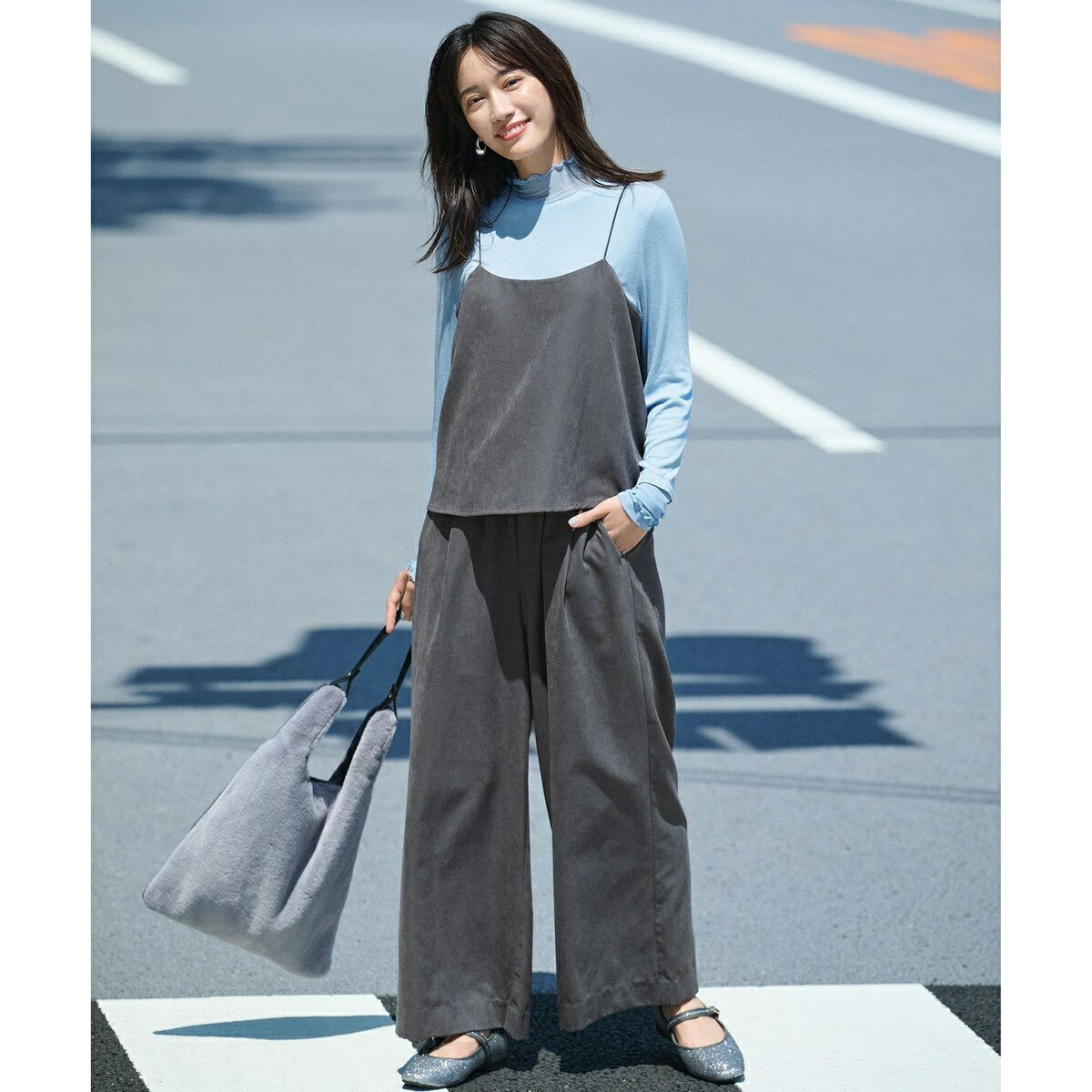 [型番：OPFBGW0480]着るだけでスタイルが決まる、セットアップアイテムデザイン・コンパクトなキャミビスチェとタックワイドパンツがセットになった着映えアイテム・セットアップではもちろん、単品でも着回しやすい万能デザイン・肩紐はリボン仕...