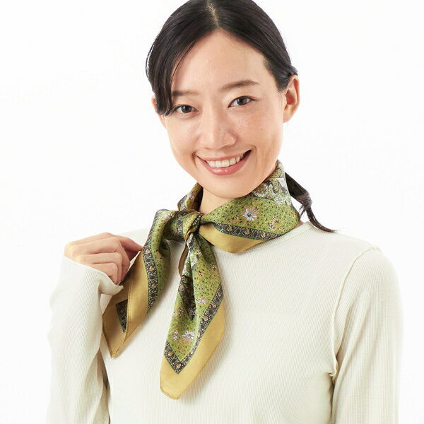 [型番:28182]額縁ペイズリースカーフ額縁デザインワークのレトロペイズリープリントです　大きいsizeなので首に巻いたり　バッグにつけたりおしゃれワンポイントにお使いいただけます■カラー：カーキ、レッド70x70cm※(　)で表記されて...