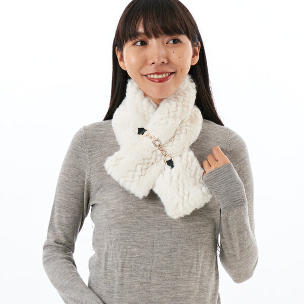 [型番:23581]チェーン付エコファーティペット ラビットエコファーのダイヤ柄にループ部分がチェーンになっている差し込みマフラーです チェーン部分に通してお使いください　チェーンはガラスいりの四角いチェーン 　　　　　　　　　　　　　　　...