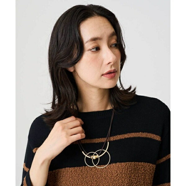 [型番：PG2AD04110]・リングを組み合わせてシャープな印象のネックレス・大ぶりなパーツ使いですがとても軽く、シンプルなのも使いやすいポンとです※アクセサリーパーツ・部品などの金属部分に鉛が含まれている場合があります。小さなお子様が口...