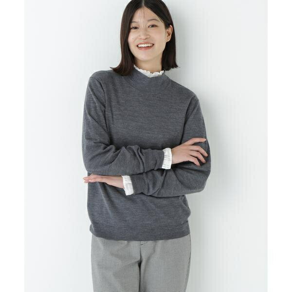[型番：0775270126]毎年大好評！着回し力抜群なニットがハイネックデザインで登場【デザインのポイント】毎年ご好評頂いているシンプルで着回し力抜群のニットにハイネックデザインが登場しました。首回りが付かず離れずのバランスで着やすくなり...