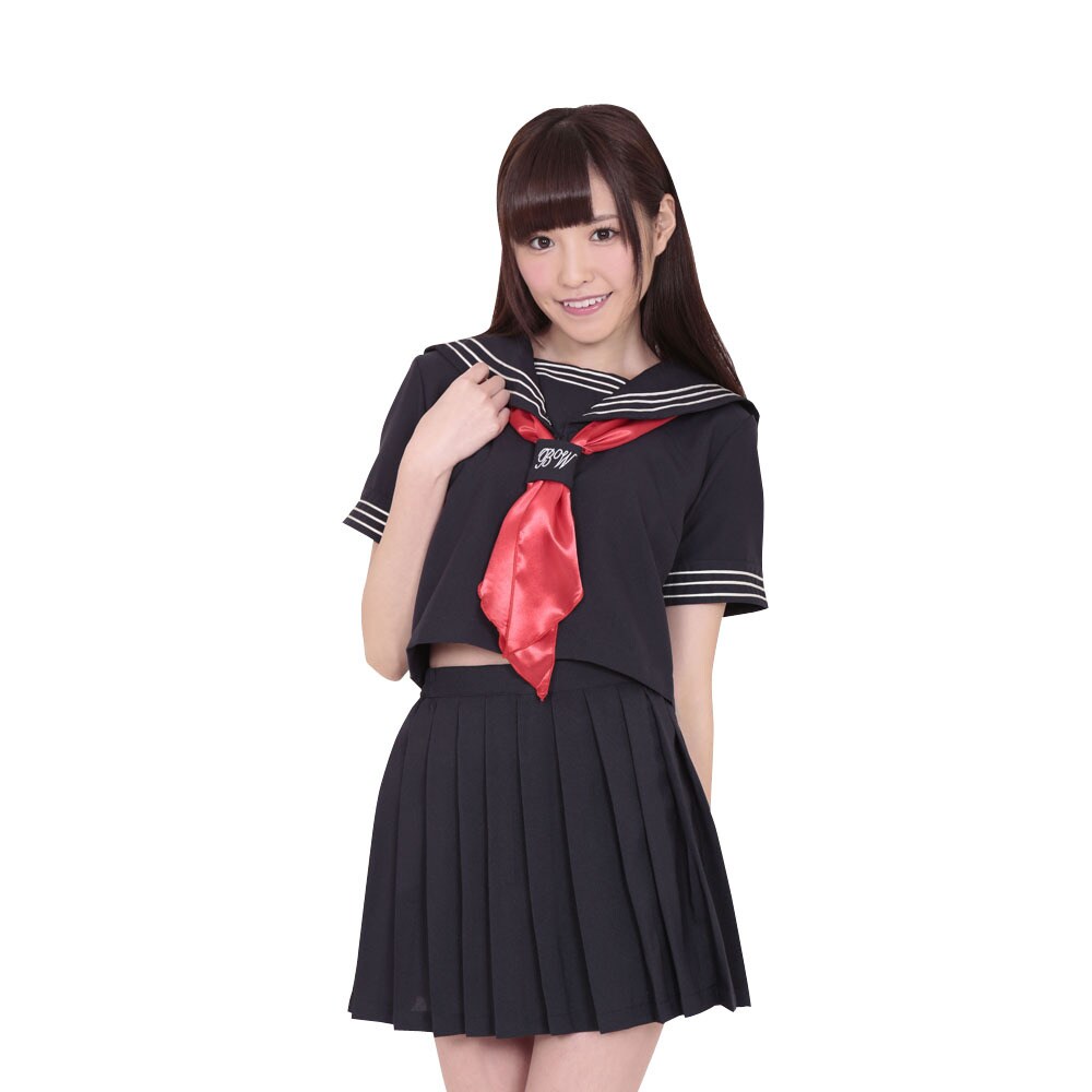 [型番:A0448NB]シックで洗練された印象を与える、ブラックセーラー服風コスチューム。ダークカラーを基調にしたデザインに、白のスカーフを合わせることでコントラストが際立ち、清楚さと大人っぽさを兼ね備えた仕上がりに。プリーツスカートの動き...