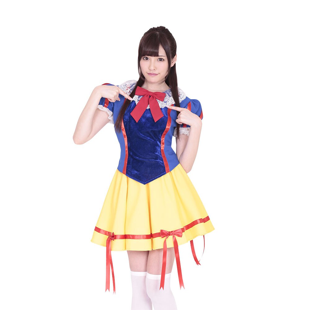 [型番:A0656BL]憧れのプリンセス気分を楽しめる白雪姫風コスチューム。鮮やかなブルーとイエローのカラーコントラストに、胸元の赤いリボンがアクセント。ふんわり広がるスカートは可憐で華やか、イベントやパーティーで存在感を引き立てます。快適...