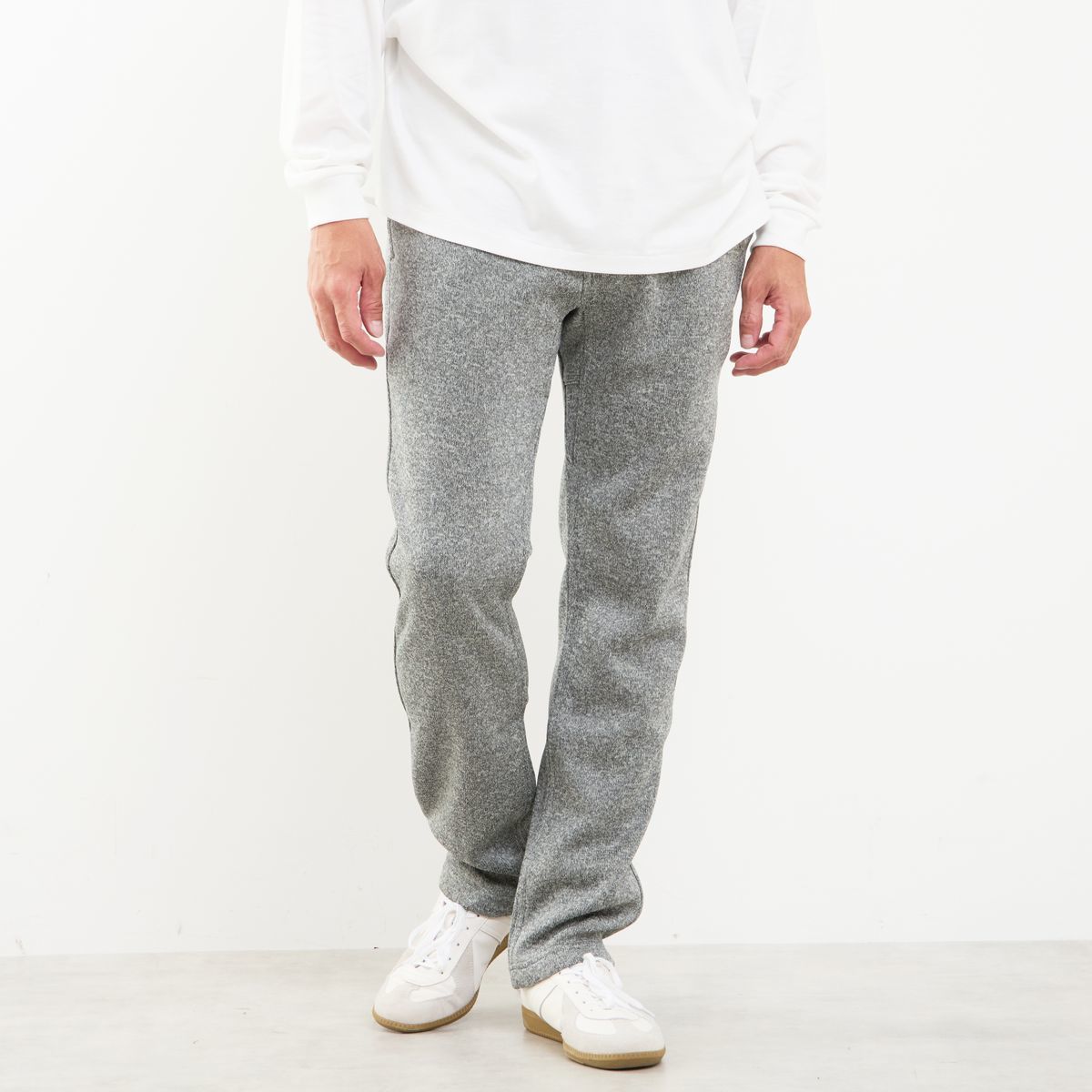 [型番:A0454FP 409]寒い季節も快適に、スマートに着こなす秋冬の定番パンツグラミチの秋冬定番素材である「ボンディングニットフリース」を使用した、人気モデルNN-PANTのクロップド丈バージョンです。上品な見た目のニットフリース素材...