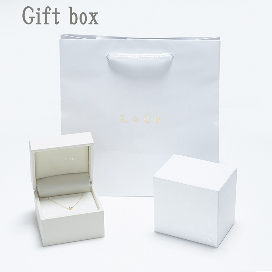 [型番:98-0153]ギフトにぴったりなL＆Co.オリジナルのジュエリーBOXジュエリーを綺麗に保管できるシンプルなジュエリーBOXパカッと開くタイプなのでサプライズギフトのお渡しにも最適です。ショッピングバッグをお付けして発送いたします...