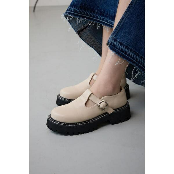 [型番：250HAG55-214G]2024 Autumn＆Winter item ■商品(デザイン)ポイント トレンドのTストラップを取り入れた厚底ローファー。■商品ディティール 足首を美しく包み込むTストラップが、モードでスタイリッシュ...