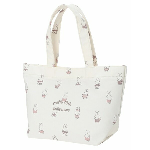 [型番：25410692352]総柄デザインが愛らしいミニトートバッグ。内側はやさしいピンクカラーで仕上げ、マチ付きなので見た目以上の収納力です。お弁当や小物入れとしてデイリーに活躍。お出かけやランチタイムにぴったりなサイズ感です。Hare...