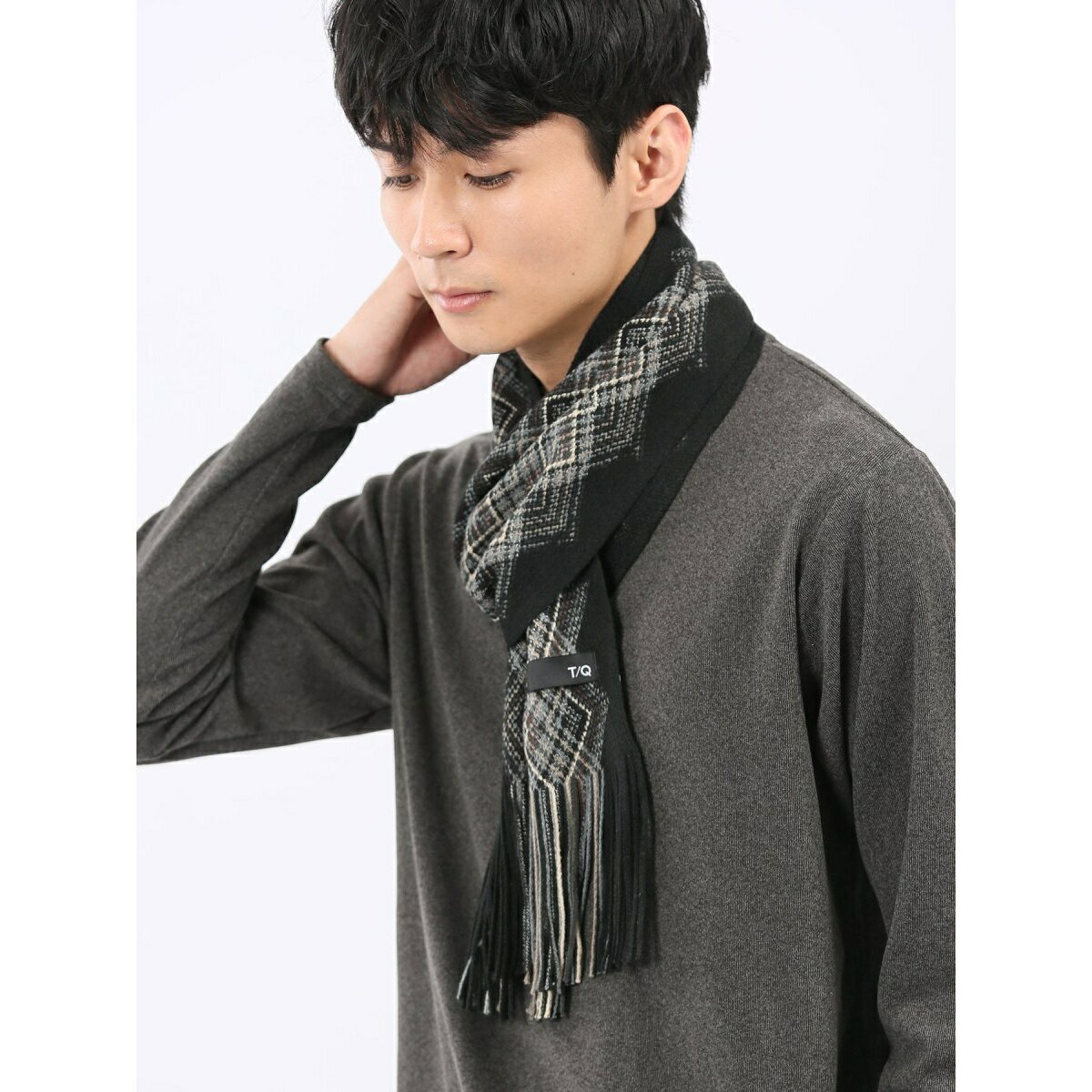 [型番：110462813311525]タカキューメンズ/TAKA-Q:MENアクリル ラッセルマフラー■素材特徴手触りの良いアクリル糸を使用したラッセル編みのニット素材です。ふんわり柔らかく、首まわりを暖かく包み込んでくれます。■デザイン...