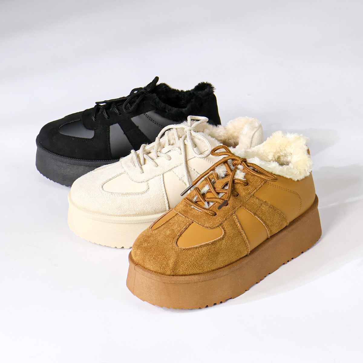 足元からしっかりあったかい、ふわふわ裏ボア付き“冬スニーカー”が新登場カジュアルなのにどこか愛らしさのある、ムートン風テイストデザインです。内側全体がふかふかボア仕様で、寒い日もほっと暖かい履き心地。スエード×スムース素材のミックスを採用し...