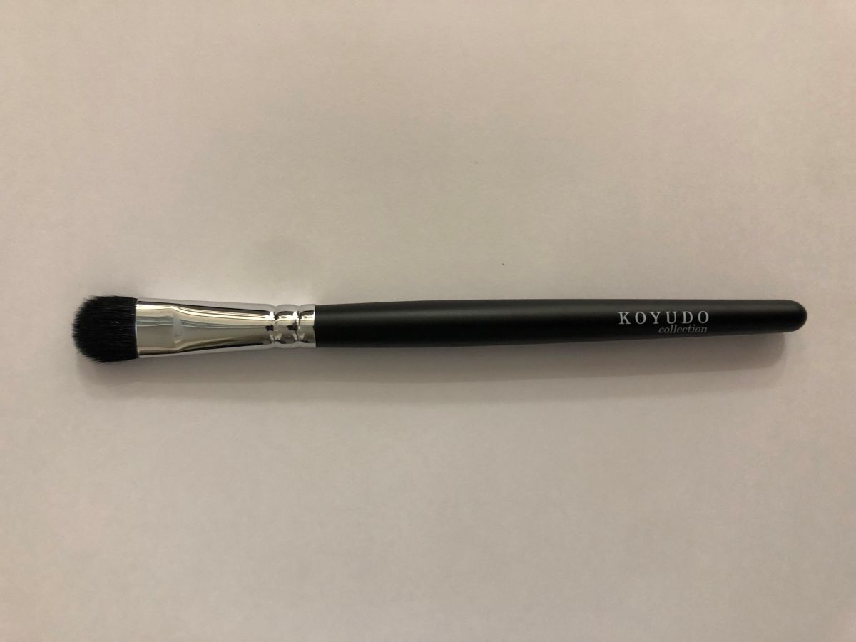 [型番:CL-4]【初めての方も使いやすいアイシャドゥブラシです】穂先には山羊毛を使用しています。穂首の形状はパドル(櫂)型で、アイシャドゥブラシを初めて使う方にも、とても使いやすい形状です。粉を上手に伸ばしたりぼかしたりができ、自然な仕上...