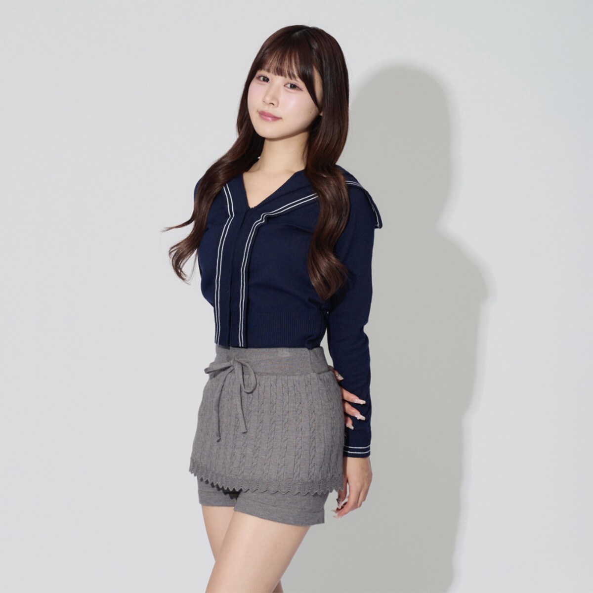 [型番:H0829-007]detail・首元のセーラーカラーが印象的なニットトップス。・セーラー服をイメージできるデザインでレトロ感。・裾はリブを施しシルエットに　丸みを与えスタイルアップ効果を演出。＿＿＿＿＿＿＿＿＿＿＿＿＿＿＿＿＿AL...