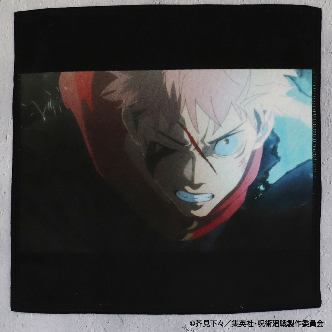 [型番:0020480003]繋がりの強いキャラクターで、キャラクターと時間の対比を両面プリントで表現したアイテムです。マイクロファイバーを使用しているので、手を拭くのはもちろん、スマホやメガネなどを拭くのにも便利な一枚です。■カラー：マル...