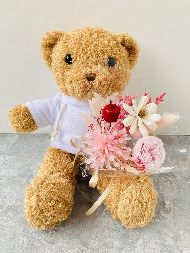 [型番:05055OA]本物の花を丁寧に加工した、水やり不要のプリザーブド＆ドライフラワーインテリア。クリアケース入りなのでギフト対応可能、くまさんに想いを込めてお花を贈ります。枯れない花、水やり不要で手間いらず置くだけで楽しめます。コンパ...