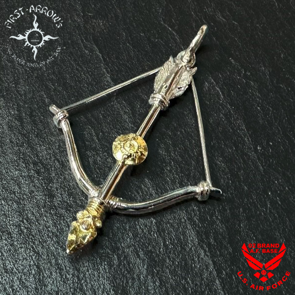 ●FIRST ARROW'S(ファーストアローズ)の商品一覧はコチラ！！ ●当店のトップページはコチラから！！ 　●商品説明 ●商品名 ファーストアローズ ALLプラチナ K18付 矢じりK18ボウ&ファーストアロー Mサイズ ペンダントト...