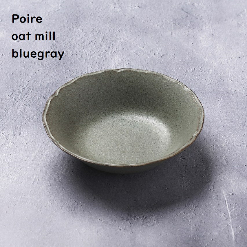 Poire ポワール オートミル カラー：ブルーグレー サイズ：直径16.3cm×高さ4.5cm 重さ：200g 驚きの軽さの軽量食器です。レリーフは女性らしい模様が施されており、シンプルなお色のアイボリーは盛り付けたお料理をより美味しく引...