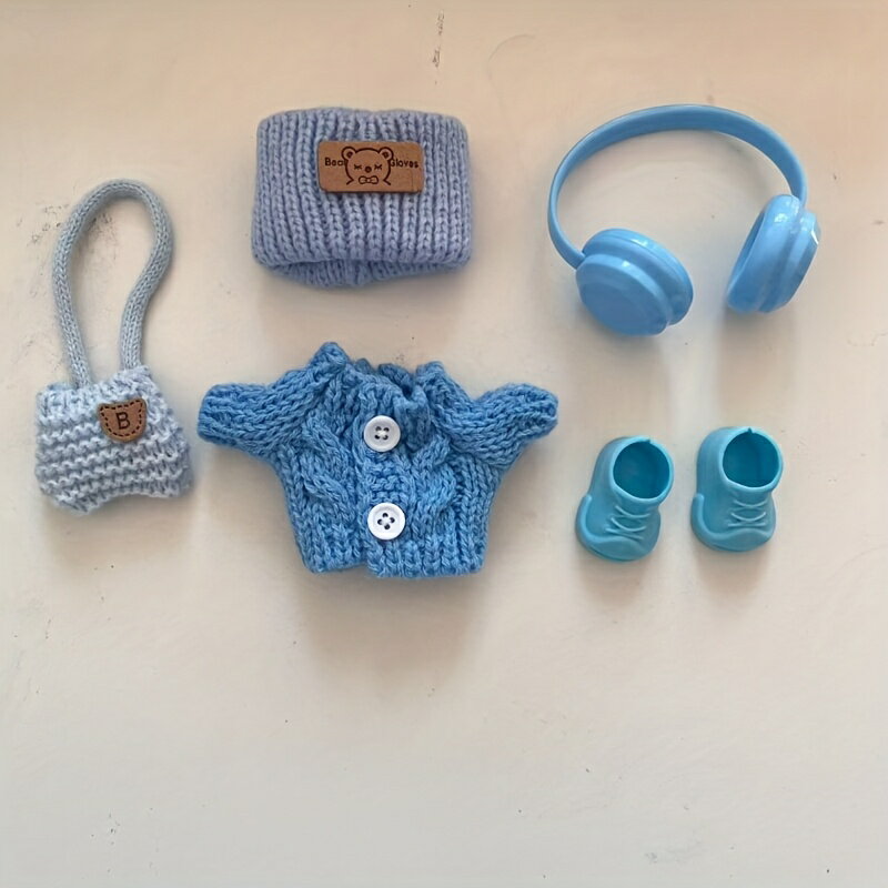 【商品名｜キャッチコピー】 概要説明：ドール用ファッションセットにぴったりのブルー系コーディネートが登場！帽子、ミニバッグ、イヤリング、靴など全5点がセットになったコレクタブルドール服用アクセサリーです。高品質な素材と細やかなデザインで、デ...