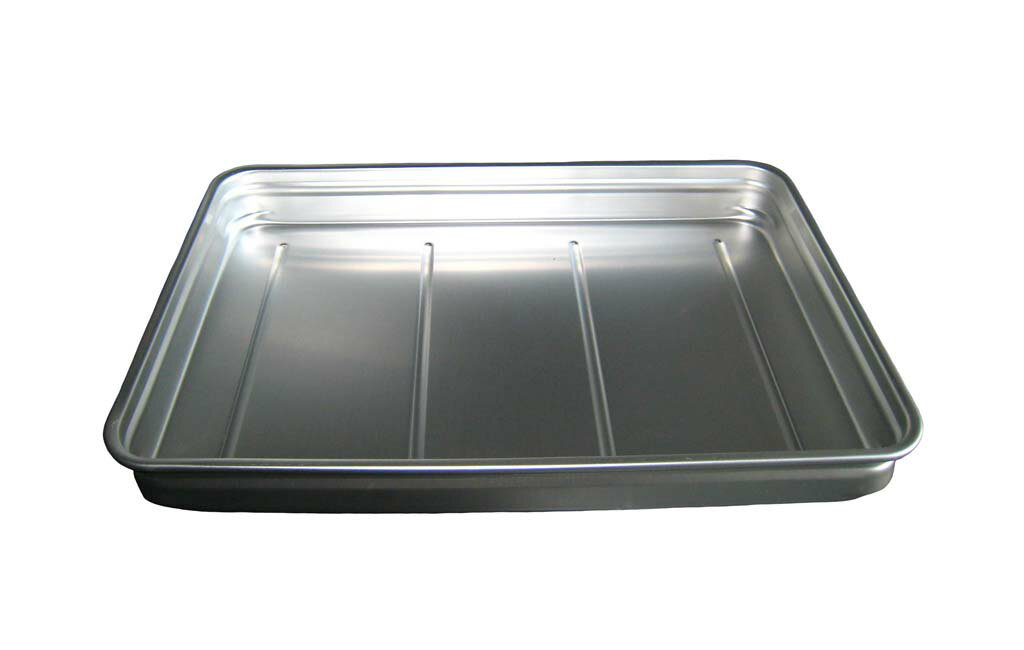 ●サイズ550×370(mm)深さ：60(mm)●重量：1030g●容量：約9.6L●材質アルマイト●番重の目的は食材や食品の整理と保管、そして運搬です。アルミは軽くて衛生的。そのうえ熱にも低温にも強いのです。独自の形状Wロック構造で、ガッ...