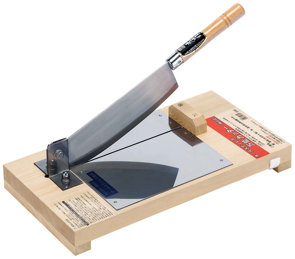 ●型番：A-0803●サイズ240×450×H110(mm)●重量：2.9kg●材質本体：木製ステンレス鋼刃物●刃渡り：265(mm)●背厚：2mm●カット可能幅：230mm●餅・野菜(かぼちゃ等)・魚・昆布等の押し切り機です。※商品画像は...