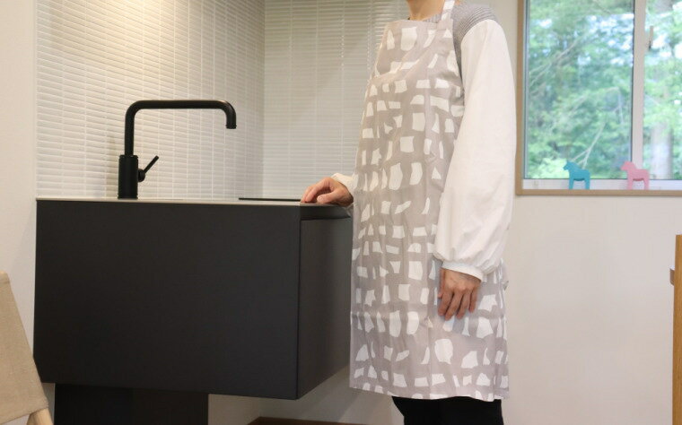 商品説明 ラティア・エプロン 素材:コットン 製造:EU 注意商品のロットによってデザイン等が若干違う可能性もございます。何卒ご了承ください。フィンランド・ラティアのエプロン発売開始 いたしますYO。 2017年10月にヘルシンキでラティア...