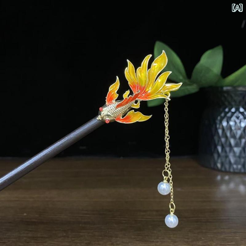 ・カテゴリ: 髪飾り・スタイル: 古風・主な素材: 合金・形状: 金魚・加工: 電鍍・流行要素: 国風・カラー展開: 金、青、紫