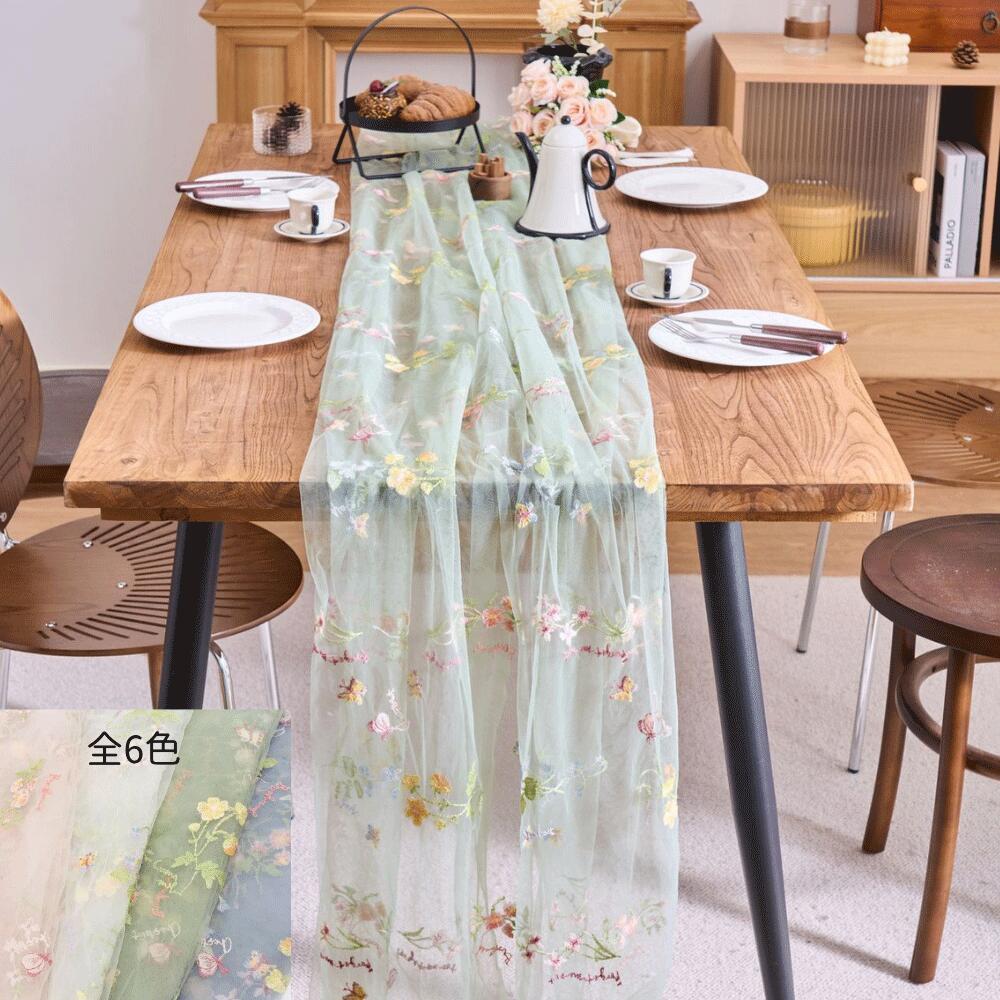 商品情報サイズ幅約140センチメートル、長さ240センチご注意刺繍レースですのでサイズは多少前後する場合がございます。また、糸がゆるんでいたり、ほつれ、飛び出しや後始末ができていない場合もございますのでご了承くださいませ。また、両端の刺繍な...