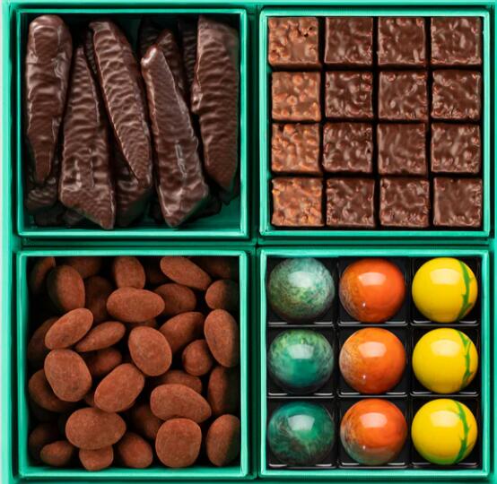 ■大切■透明のカバーがされておりません。 シールも貼られておりません。 開封するとすぐにチョコレートが入っております。 気になる方はお控えください。 お品の性質じょう、大変デリケートなお品のため、球にヒビが入る場合がございます。 「ヒビ・割...