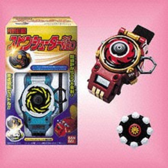 「パワータイムスピンシューター」に新色が登場だ！腕時計からコマを発射！友達とのバトルゲームもいっそう盛り上がるストップウォッチ機付き、もちろん腕時計にはお菓子を入れて携帯できるぞ！※ご購入前に必ずこちらの注意書きを読んでからご購入いただきま...